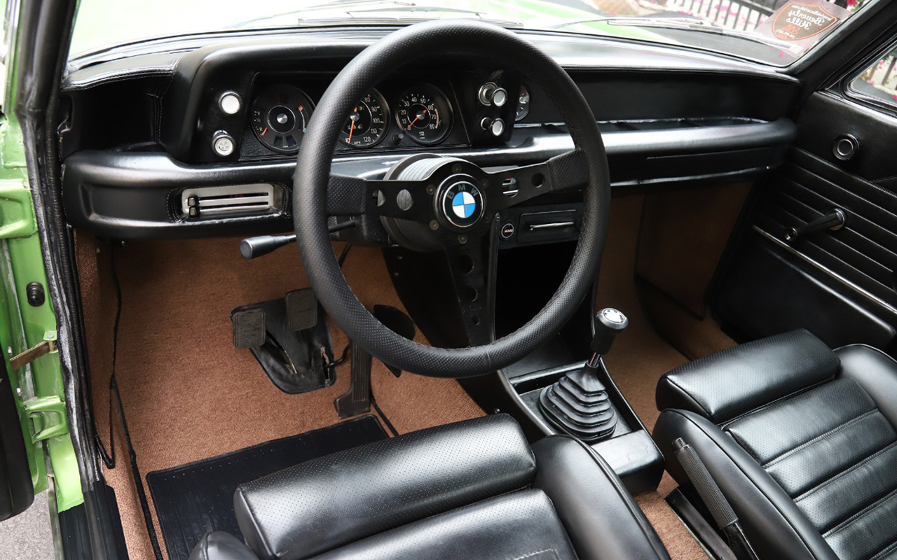 BMW 2002 essential owner's guide - Prestige & Performance Car