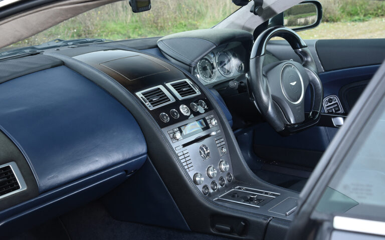 Aston Martin V8 Vantage vs Aston Martin DB9 - Prestige & Performance Car