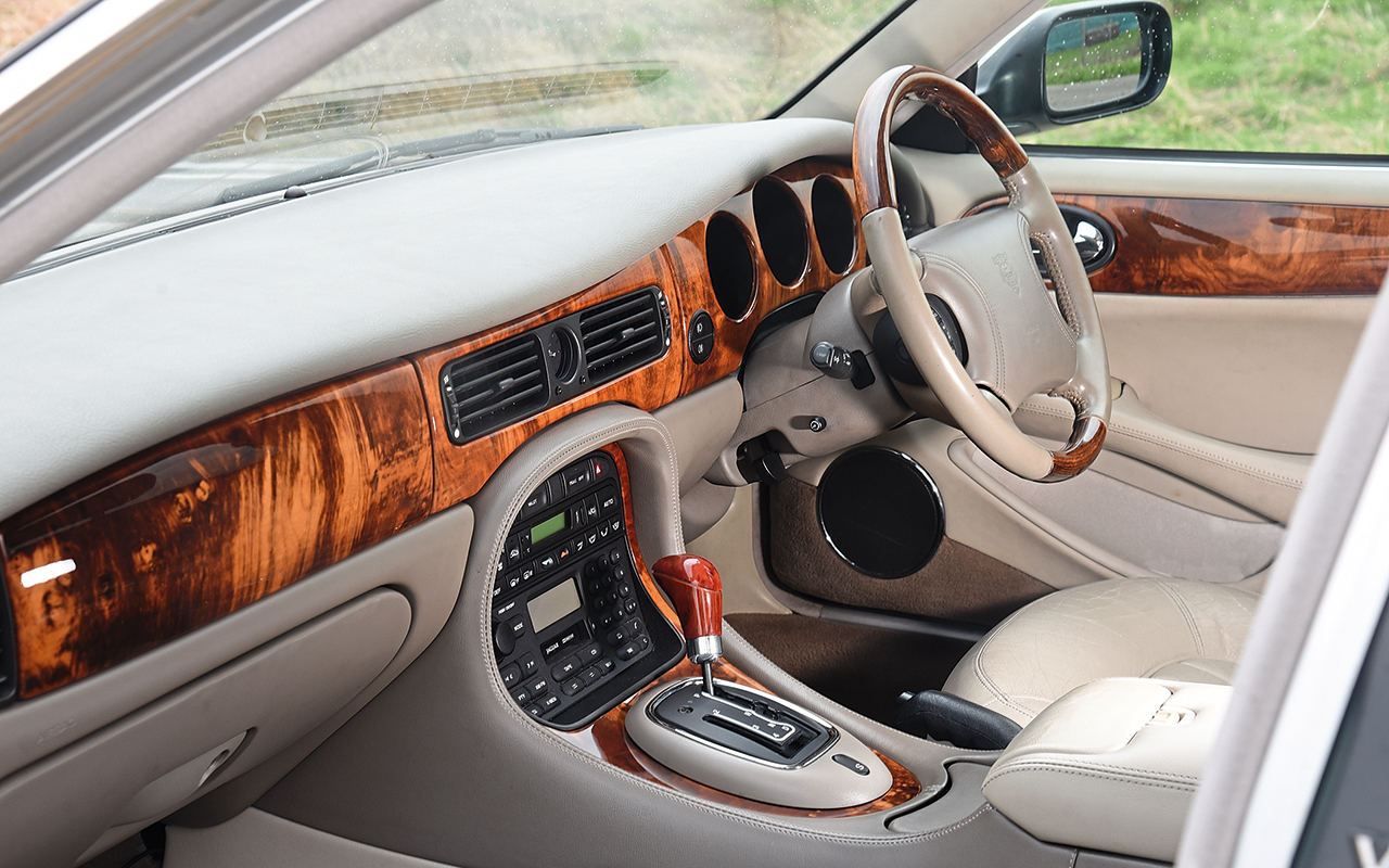 Jaguar XJ8 (X308) model guide - Prestige & Performance Car
